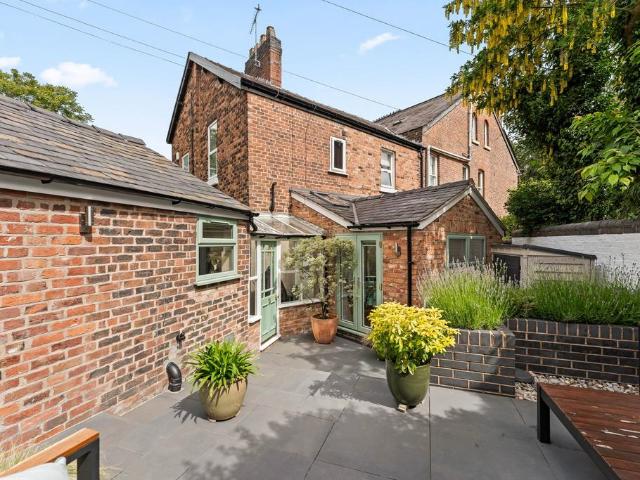 2 bedroom terraced house for sale