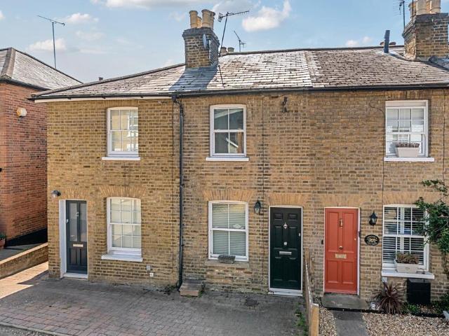 2 bedroom terraced house for sale