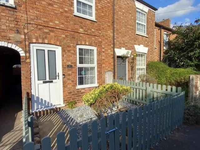 2 bedroom terraced house for sale