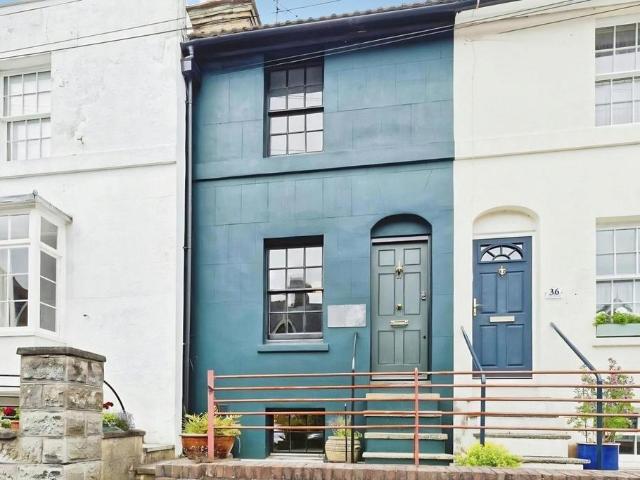 2 bedroom terraced house for sale