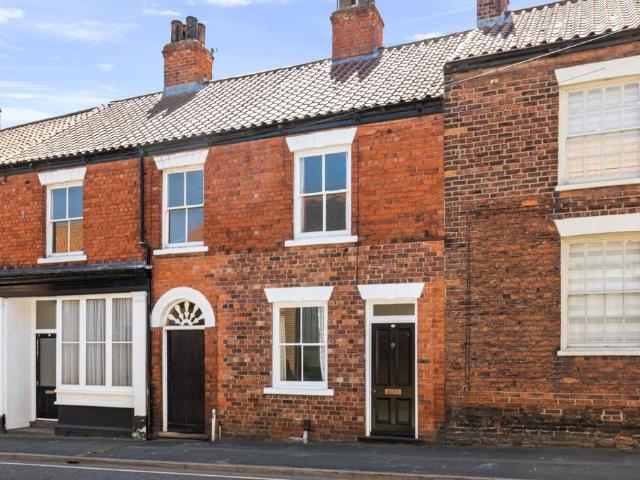 2 bedroom terraced house for sale