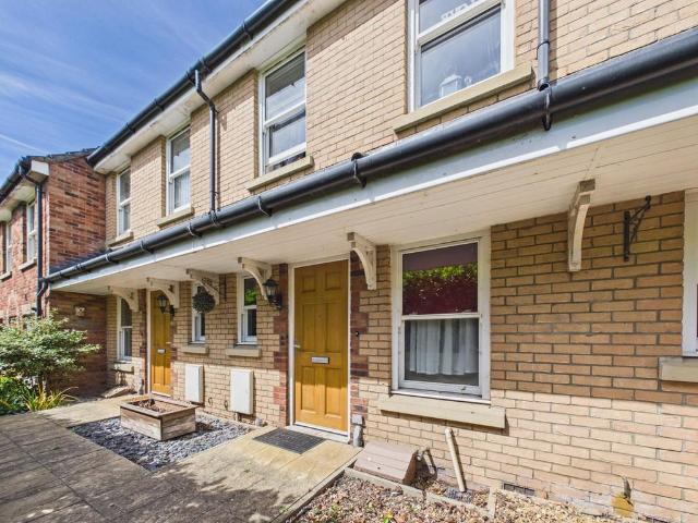 2 bedroom terraced house for sale