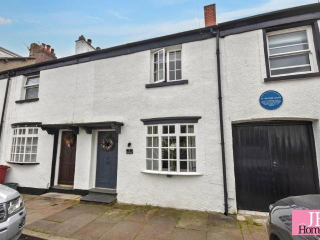 2 bedroom terraced house for sale