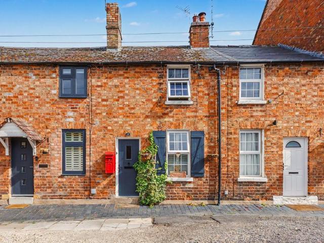 2 bedroom terraced house for sale