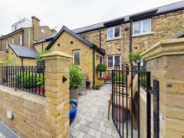 2 bedroom terraced house for sale