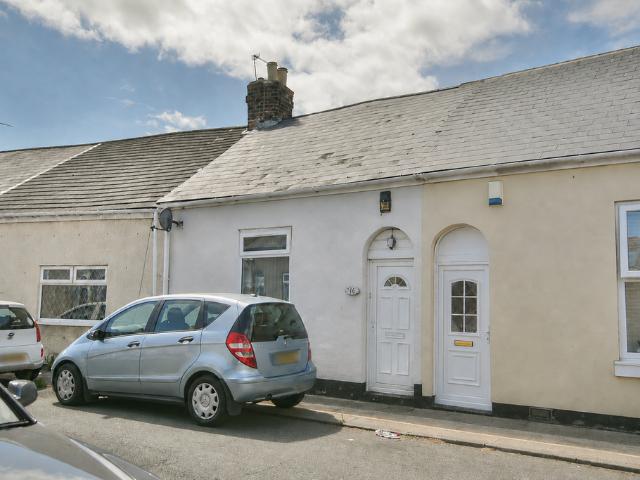 2 bedroom terraced house for sale