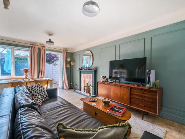 2 bedroom terraced house for sale