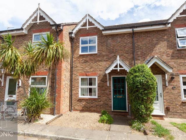 2 bedroom terraced house for sale
