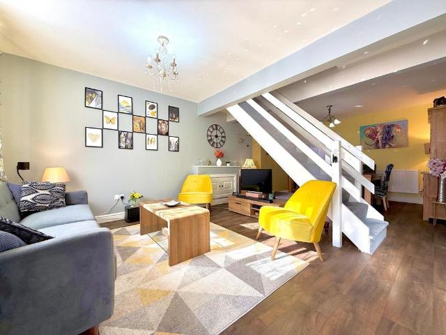2 bedroom terraced house for sale