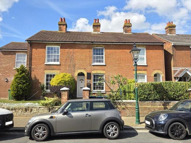2 bedroom terraced house for sale