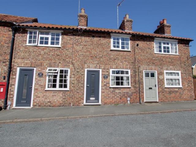 2 bedroom terraced house for sale