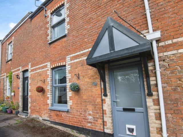 2 bedroom terraced house for sale