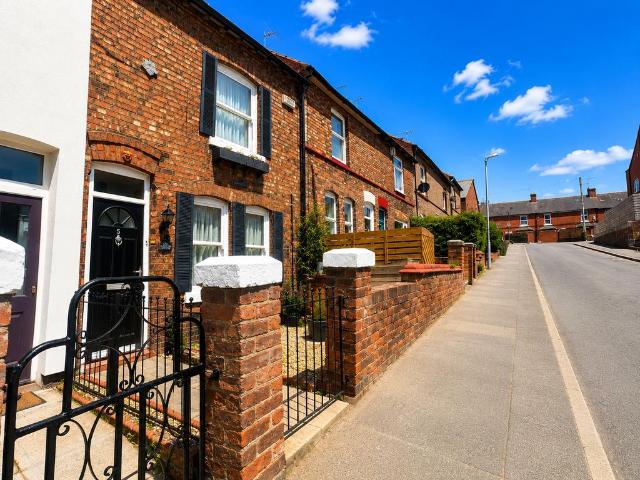 2 bedroom terraced house for sale