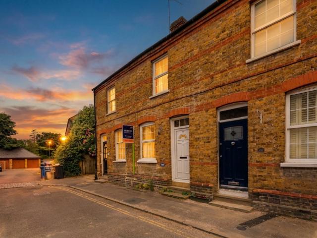 2 bedroom terraced house for sale