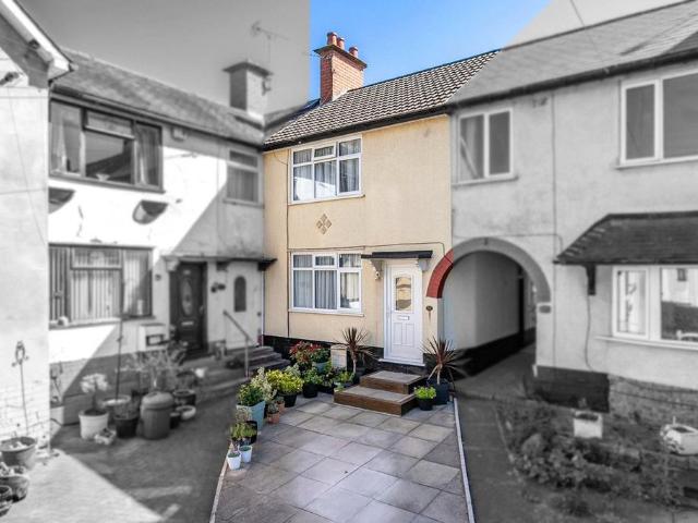 2 bedroom terraced house for sale