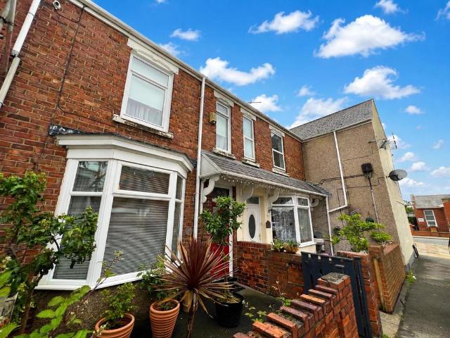 2 bedroom terraced house for sale