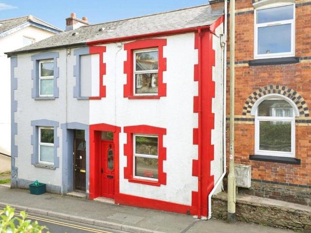 2 bedroom terraced house for sale