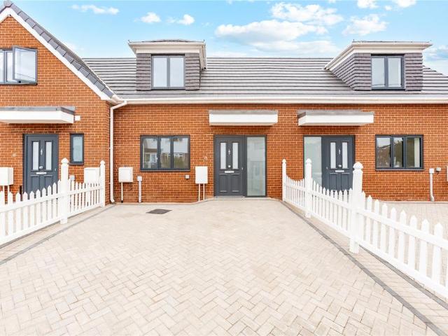 2 bedroom terraced house for sale