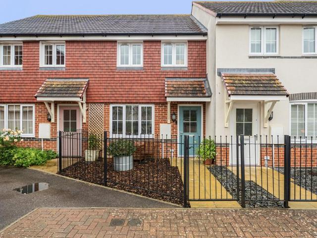 2 bedroom terraced house for sale