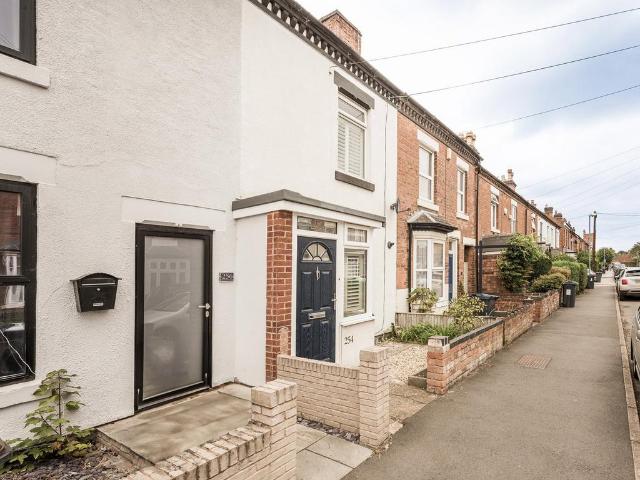 2 bedroom terraced house for sale