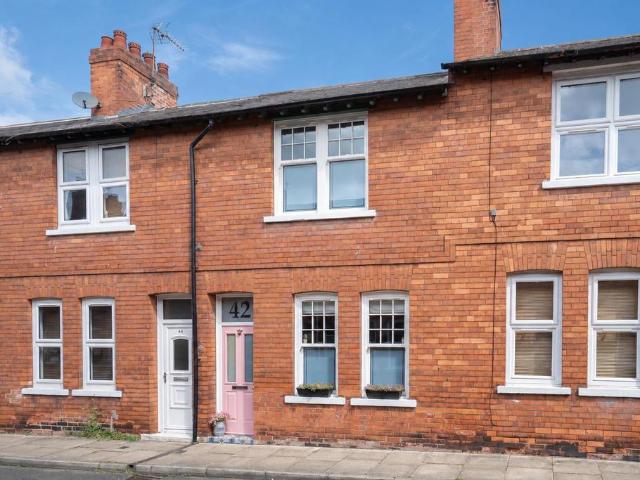 2 bedroom terraced house for sale