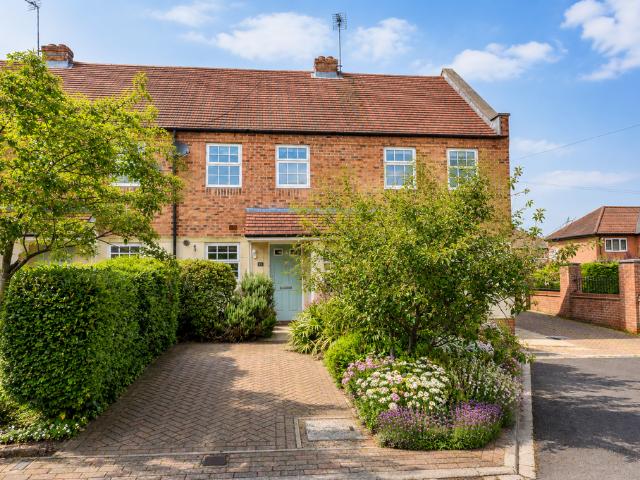 2 bedroom terraced house for sale
