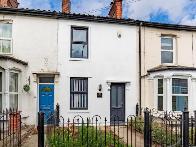 2 bedroom terraced house for sale