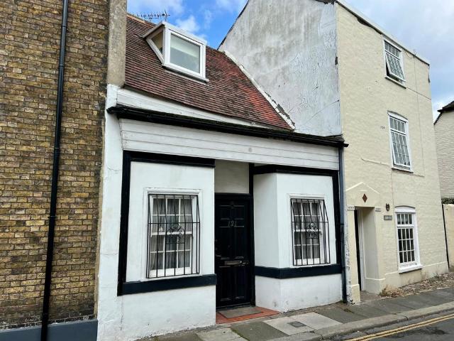 2 bedroom terraced house for sale
