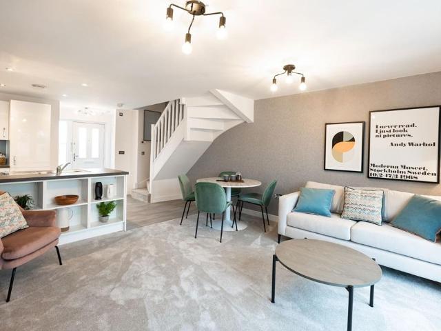 2 bedroom terraced house for sale