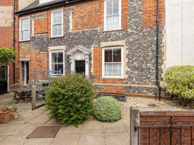 2 bedroom terraced house for sale