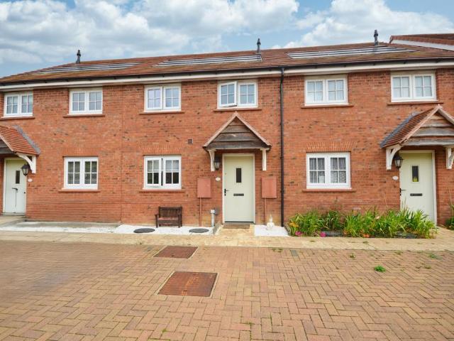 2 bedroom terraced house for sale