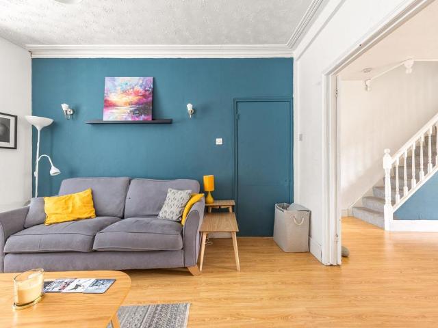 2 bedroom terraced house for sale