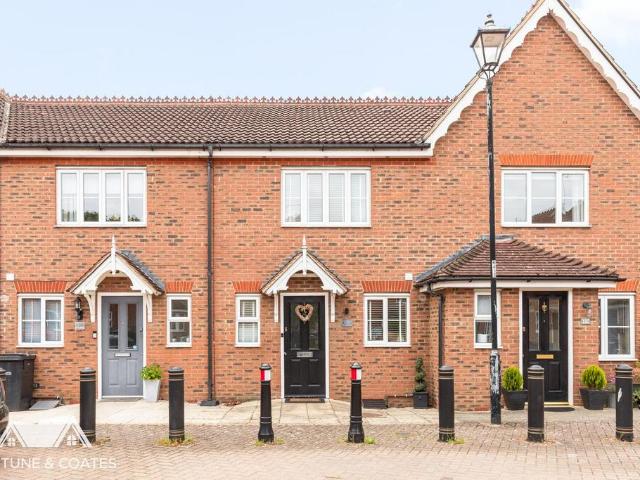2 bedroom terraced house for sale