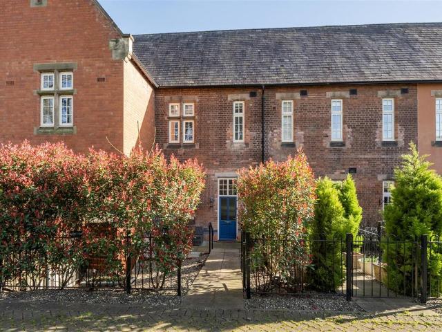 2 bedroom terraced house for sale