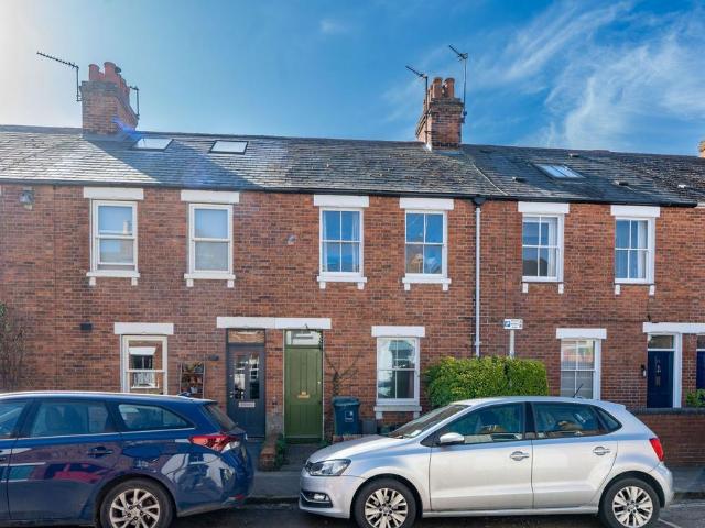 2 bedroom terraced house for sale