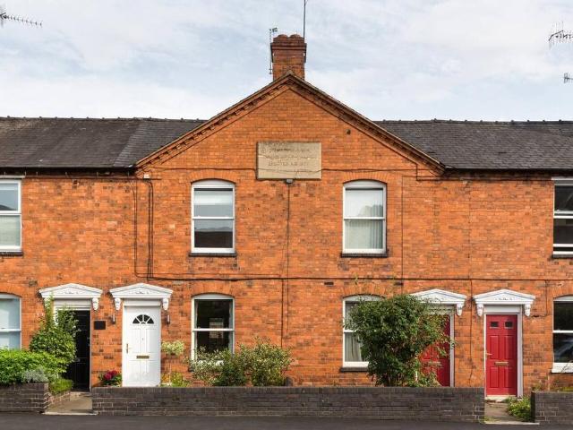 2 bedroom terraced house for sale