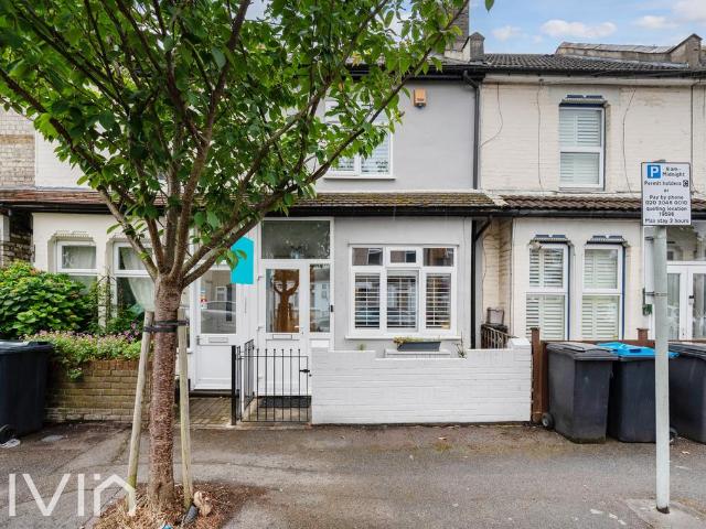 2 bedroom terraced house for sale