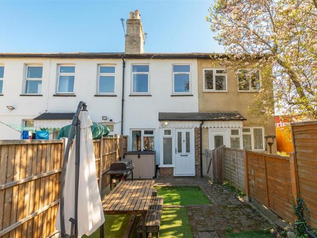 2 bedroom terraced house for sale