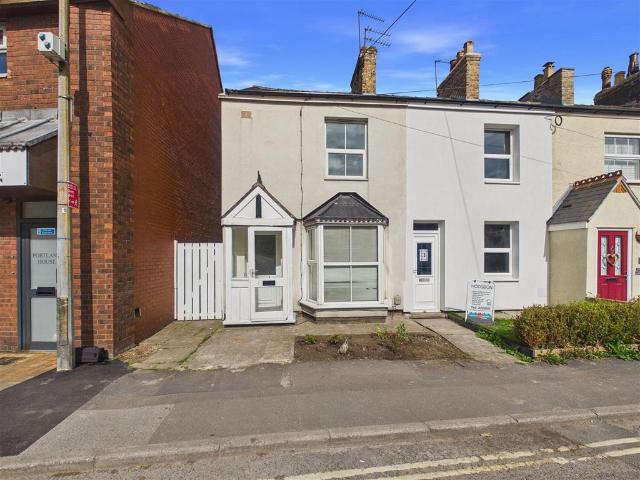 2 bedroom terraced house for sale