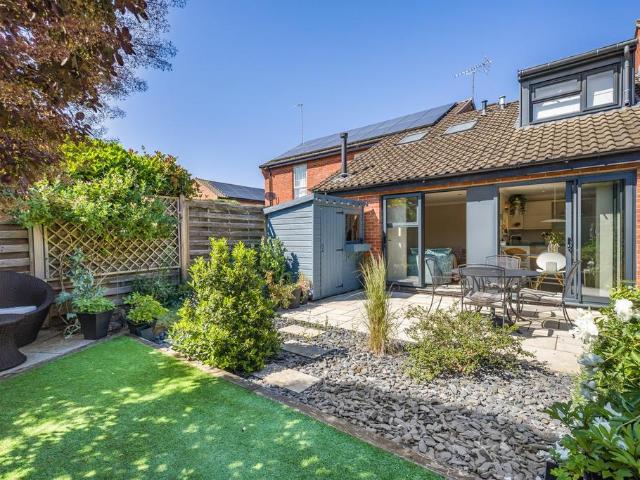 2 bedroom terraced house for sale