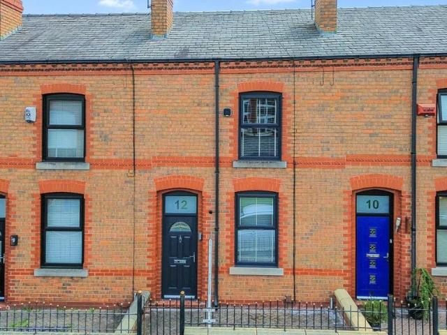 2 bedroom terraced house for sale