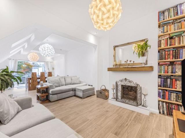 2 bedroom terraced house for sale
