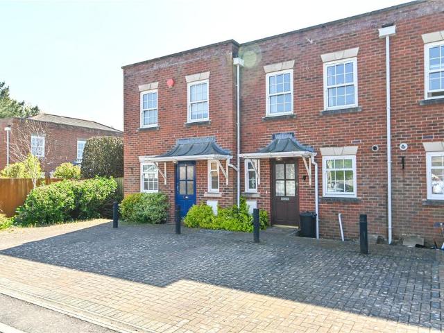 2 bedroom terraced house for sale