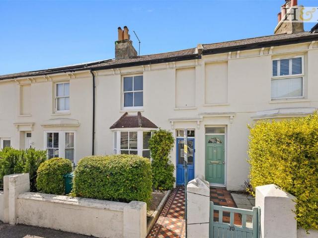 2 bedroom terraced house for sale