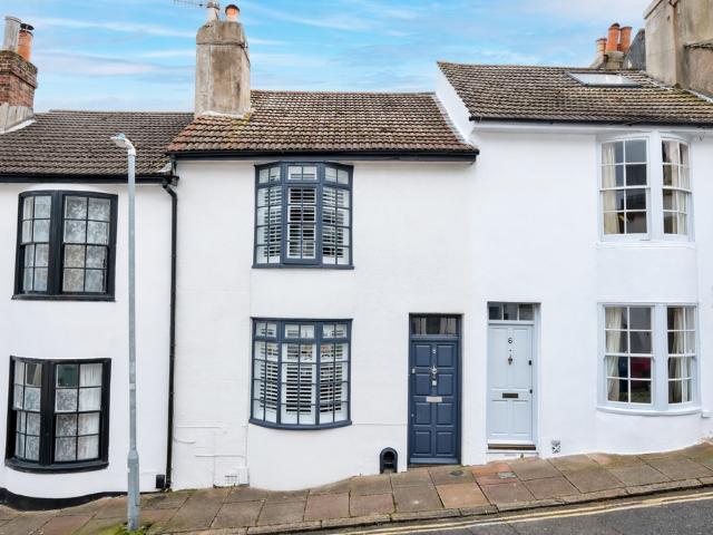 2 bedroom terraced house for sale