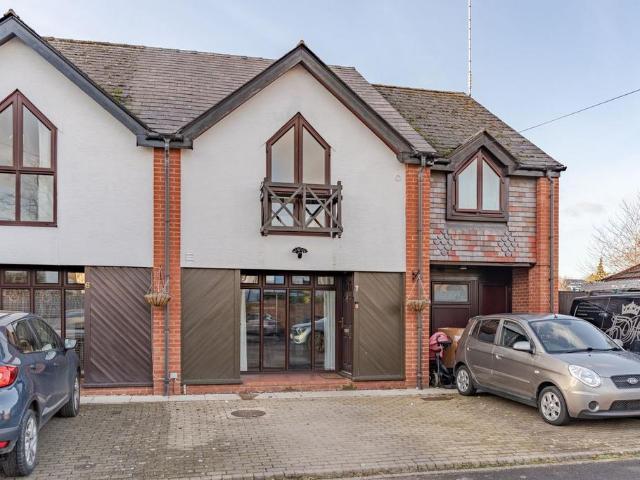 2 bedroom terraced house for sale