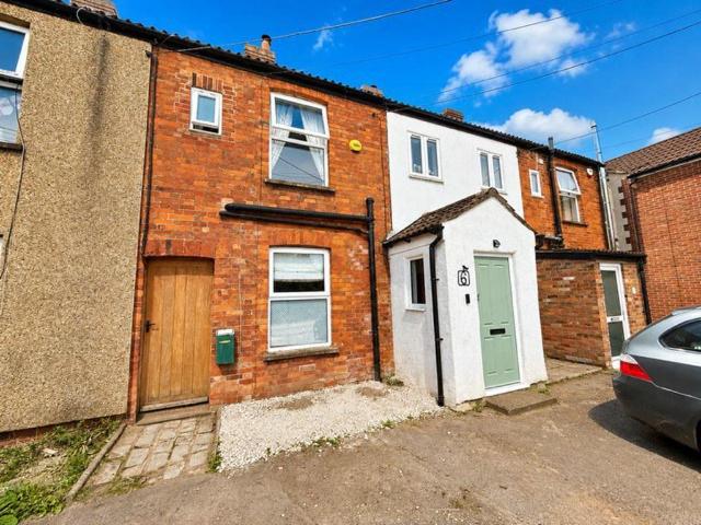 2 bedroom terraced house for sale