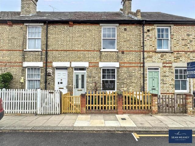 2 bedroom terraced house for sale