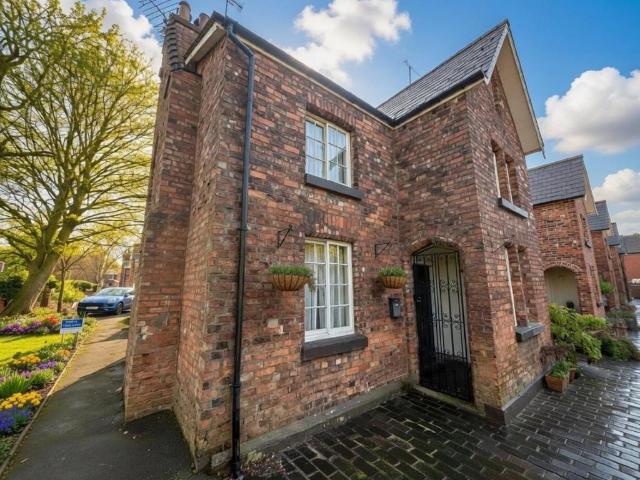 2 bedroom terraced house for sale