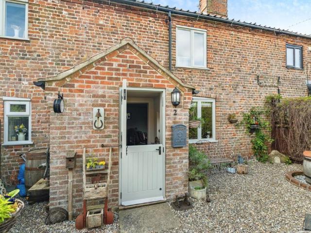 2 bedroom terraced house for sale